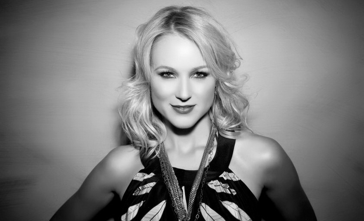 Jewel Kilcher, A Hidden Treasure - Author Joanne Reed